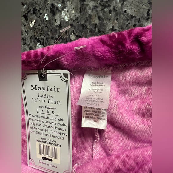 Mayfair | Intimates & Sleepwear | Nwt Mayfair Ladies Velvet Pineapple ...